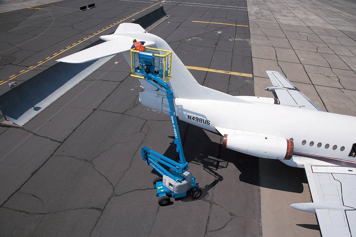 Genie® Z®-45/25J DC Articulated Boom Lift