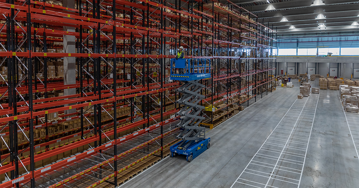 Warehouse Equipment | Electric Boom & Scissor Lifts | Genie